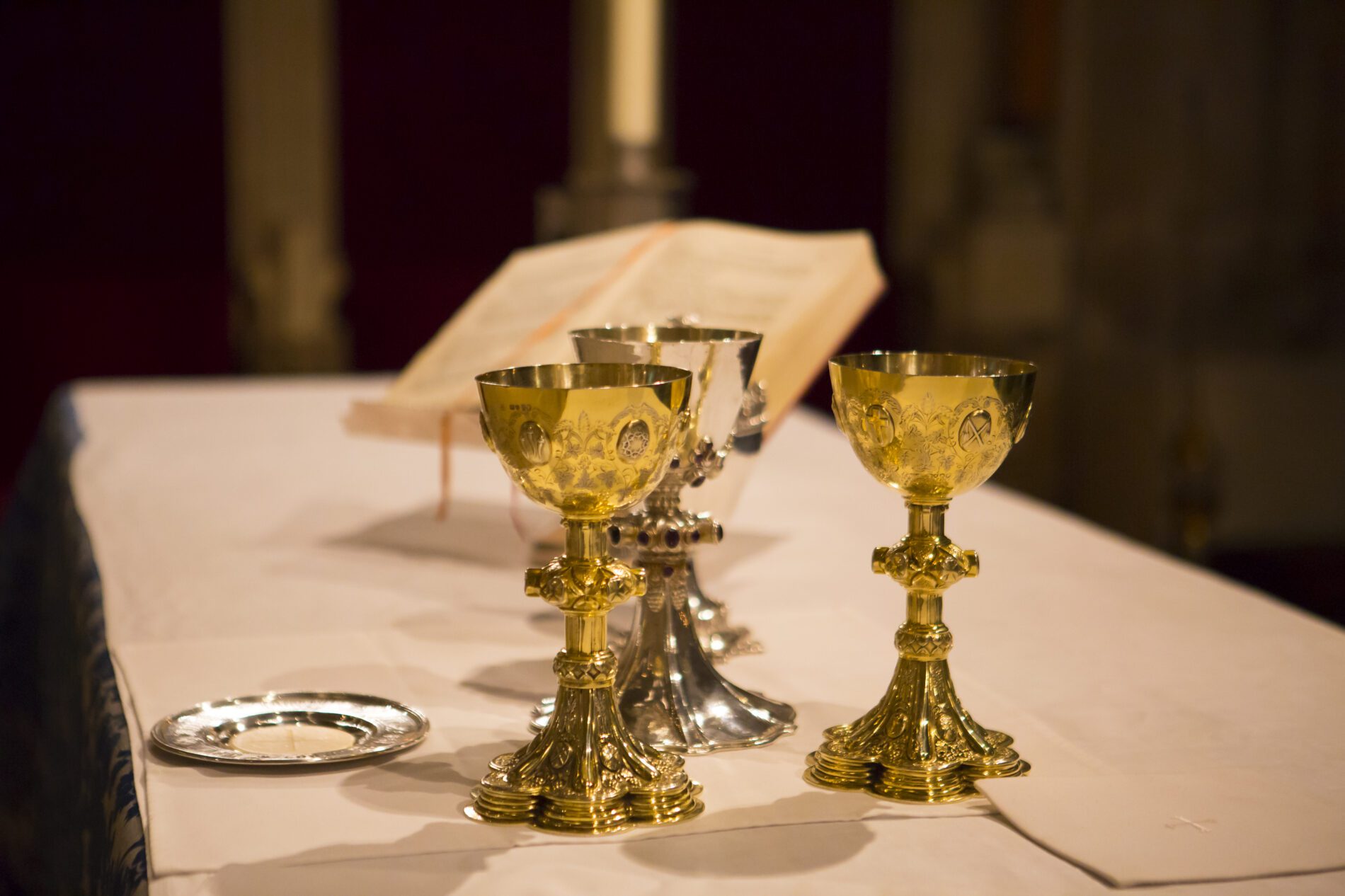 Gwasanaethau ar y Sul - Eglwys Gadeiriol Llandaf